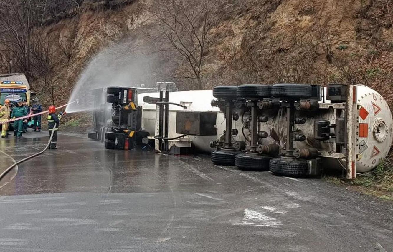Авария в Тавуше: водитель газовоза скончался на месте | ArmenianReport
